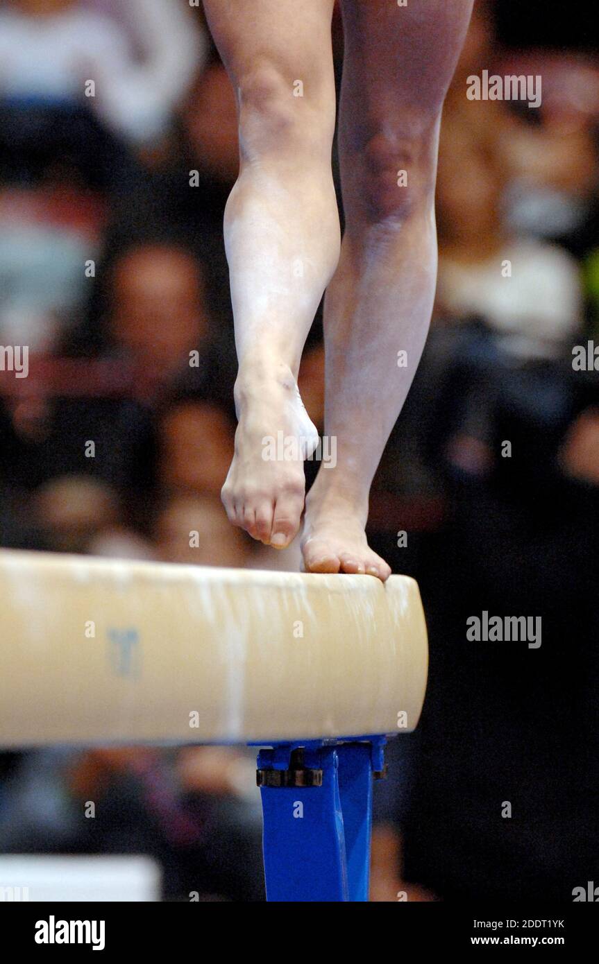 Female gymnast feet hi-res stock photography and images - Alamy