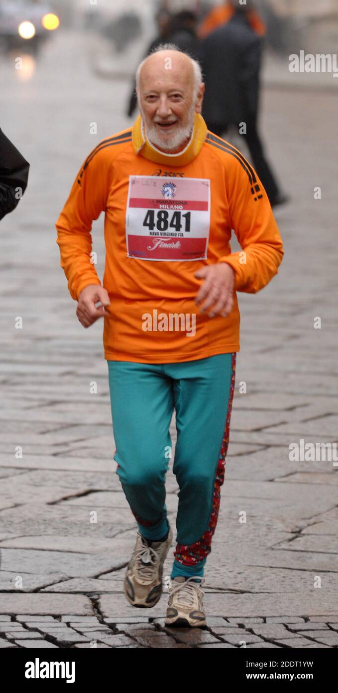 Elderly runner during Milano's marathon, Milan, Italy Stock Photo - Alamy