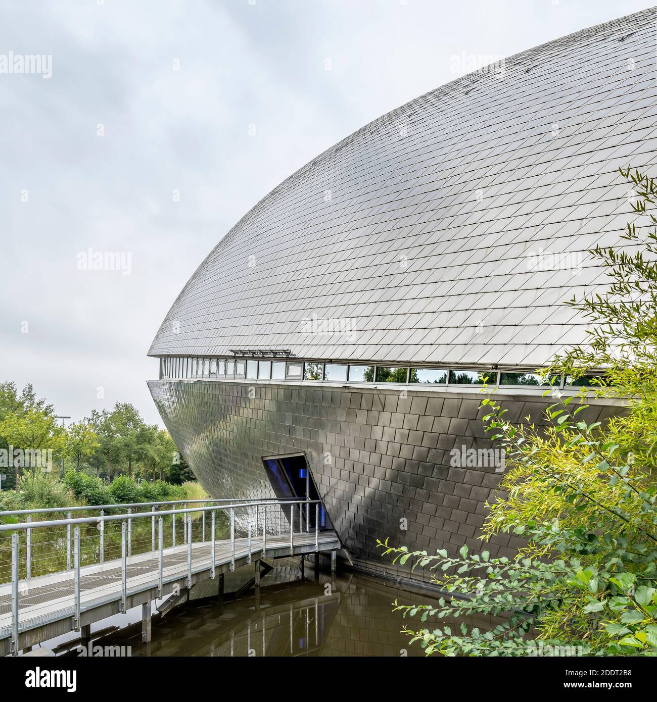 Universum Bremen science center has 40,000 stainless steel scales and ...