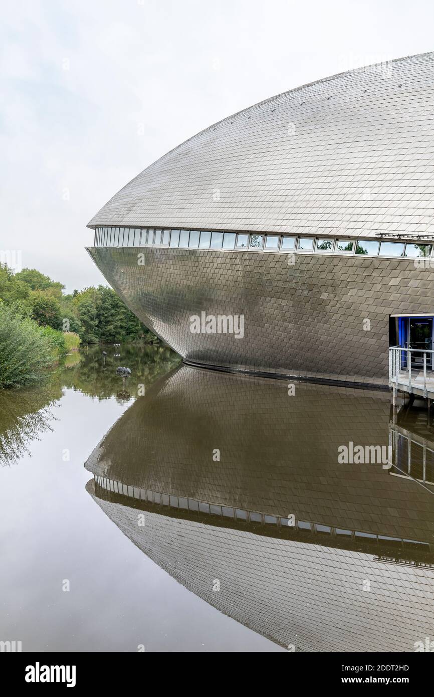Universum Bremen science center has 40,000 stainless steel scales and ...