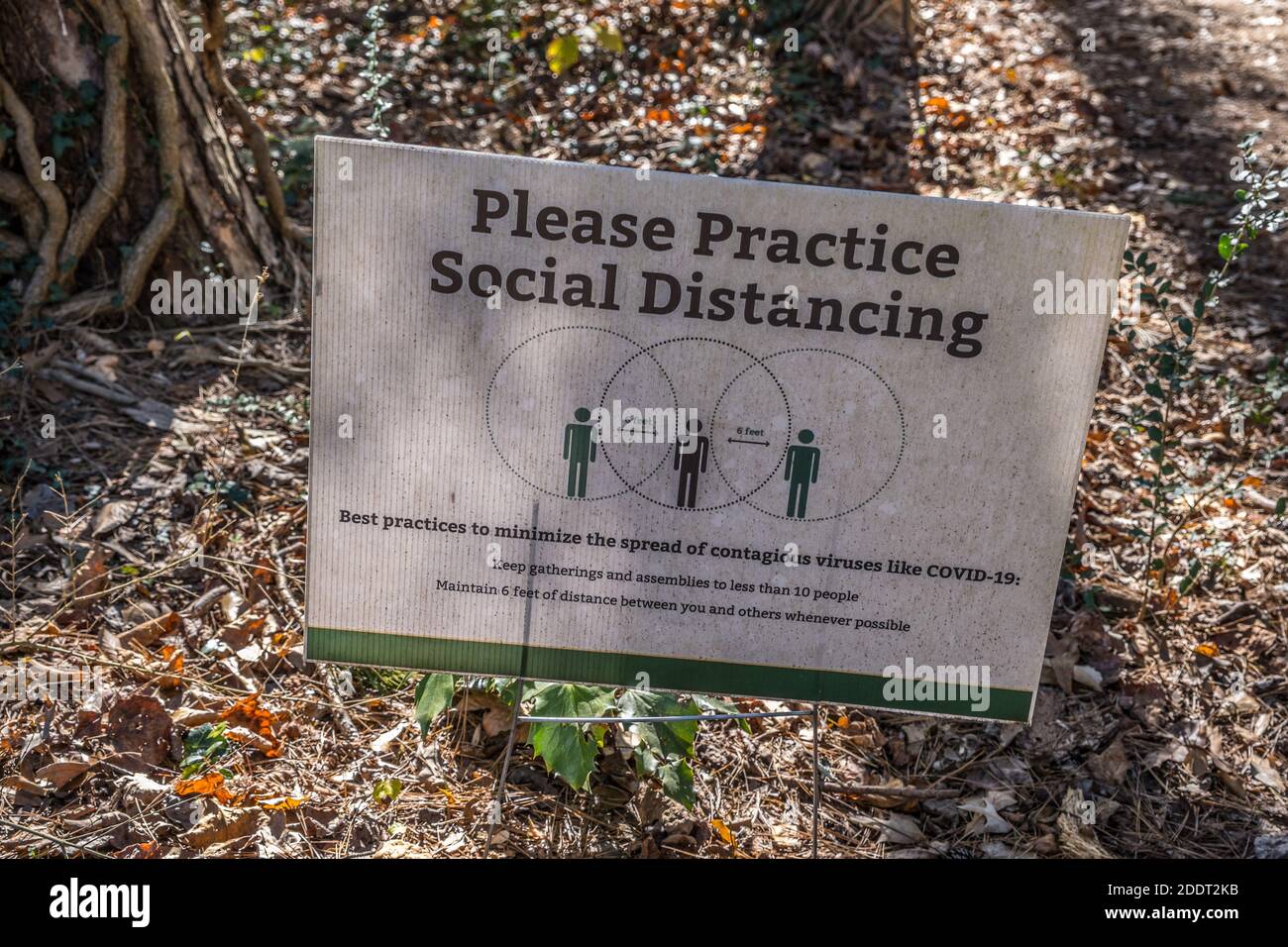 Please keep your distance signs hi-res stock photography and images - Alamy