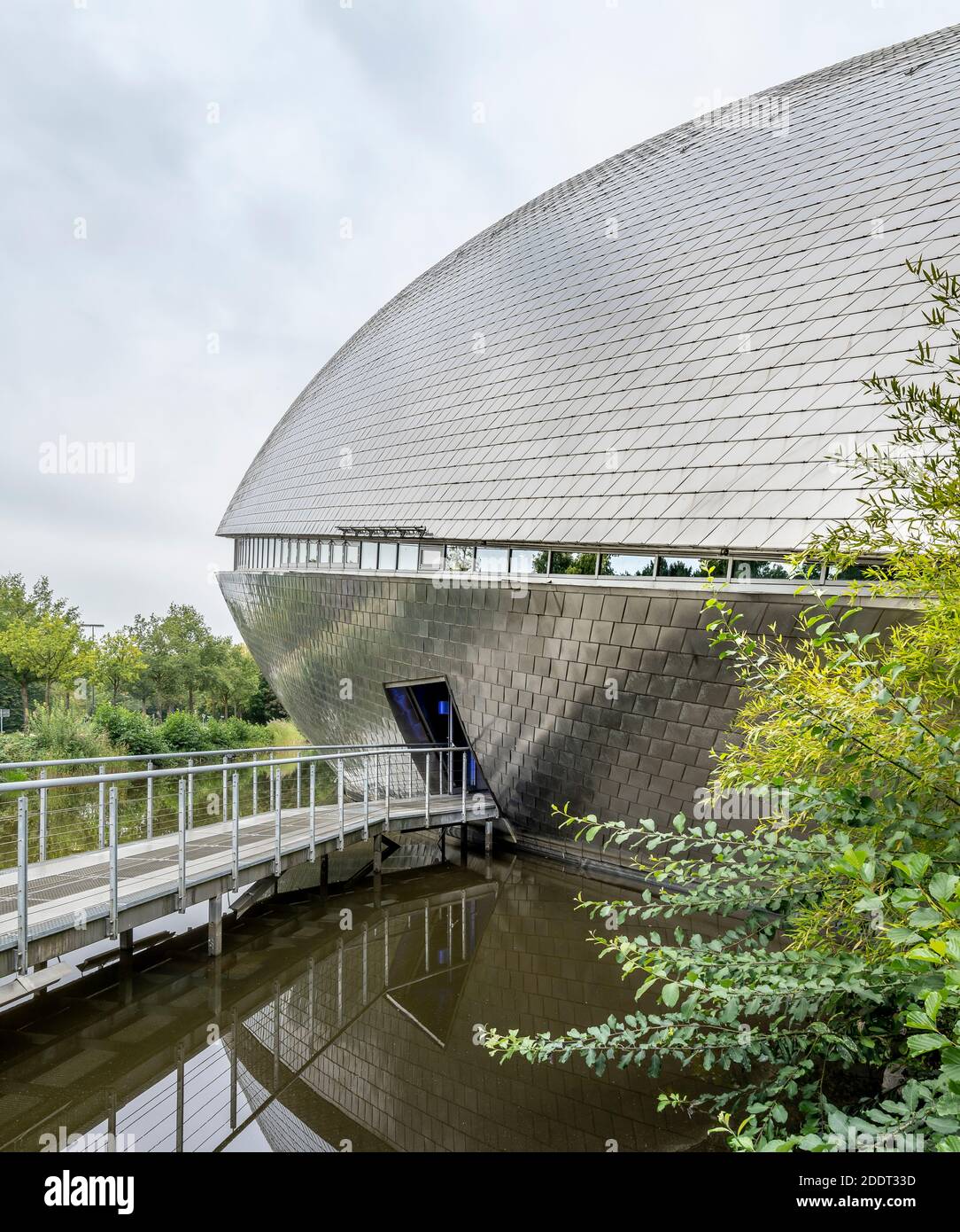 Universum Bremen science center has 40,000 stainless steel scales and ...