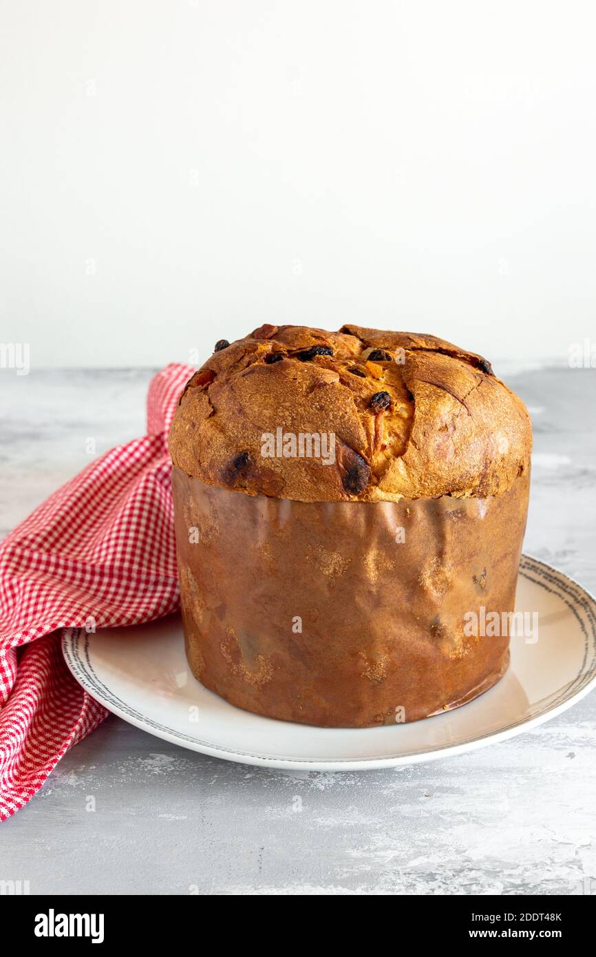 Italian panetone cake hi-res stock photography and images - Alamy