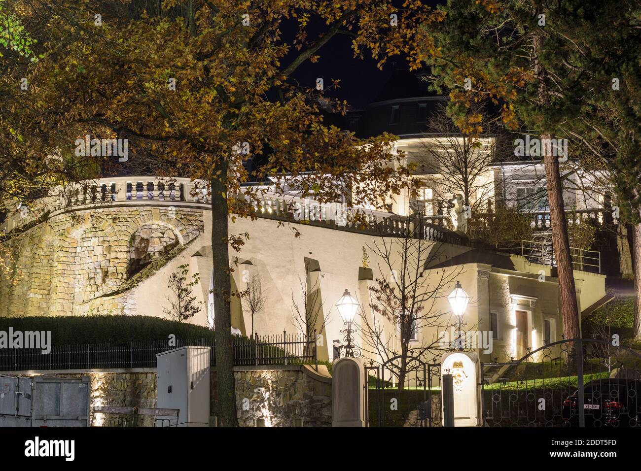 Schloss neuwaldegg castle in 17 hernals hi-res stock photography and ...