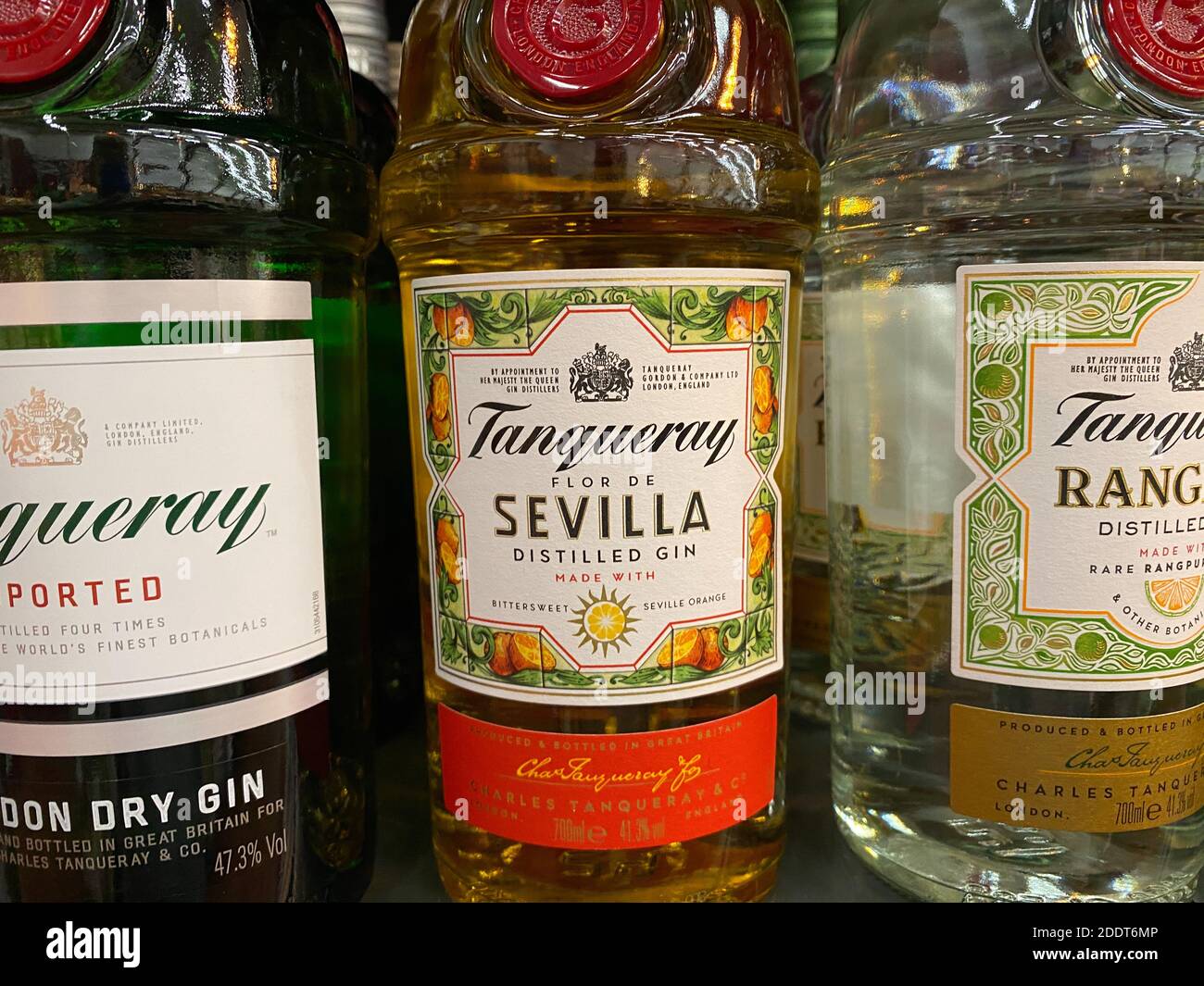 Tanqueray logo hi-res stock photography and images - Alamy