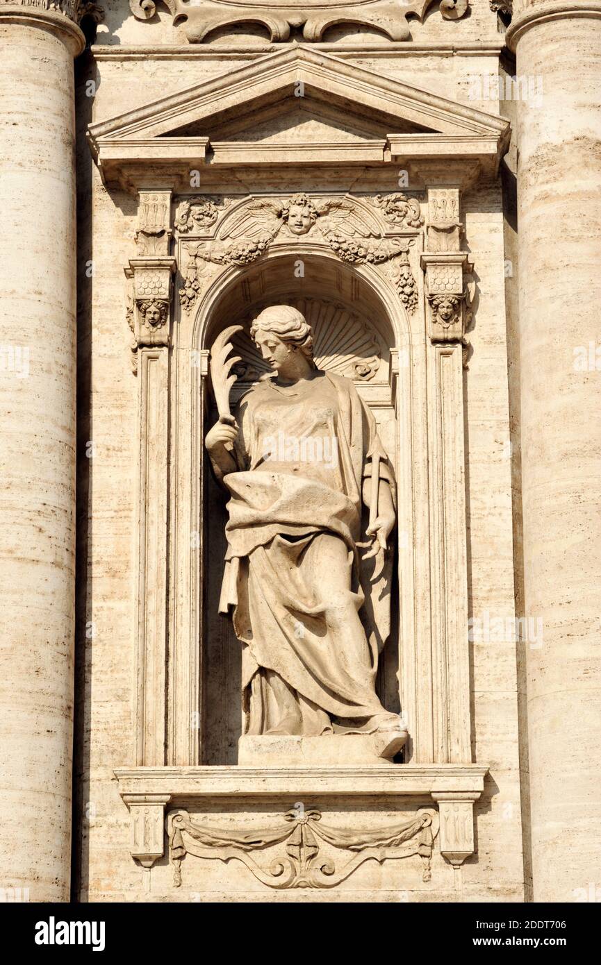 Sculpture on facade church hi-res stock photography and images - Alamy