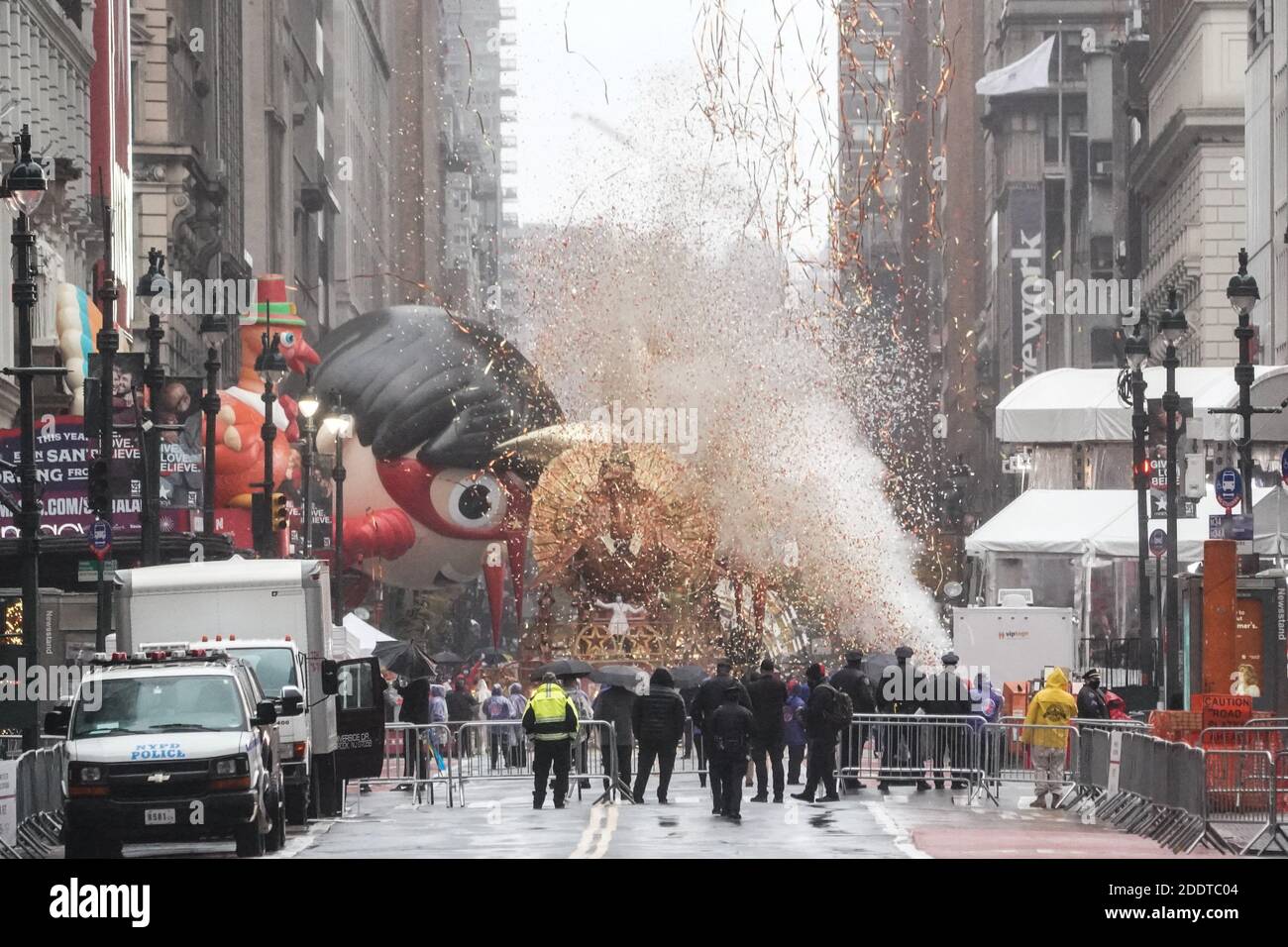 New York, New York, USA. 26th Nov, 2020. Confetti flies over the Tom ...