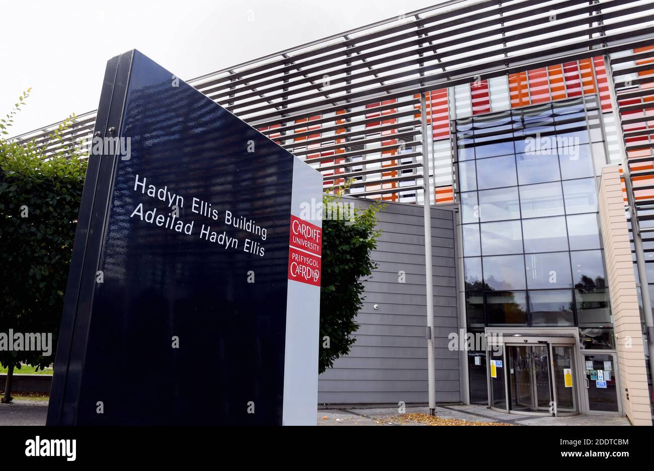 Cardiff university and students hi-res stock photography and images - Alamy