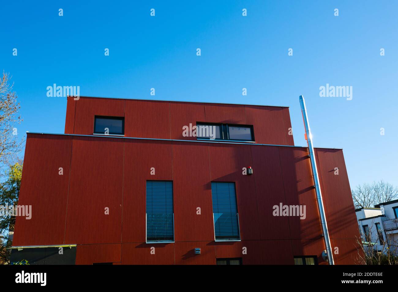Modern flat roofs hi-res stock photography and images - Alamy