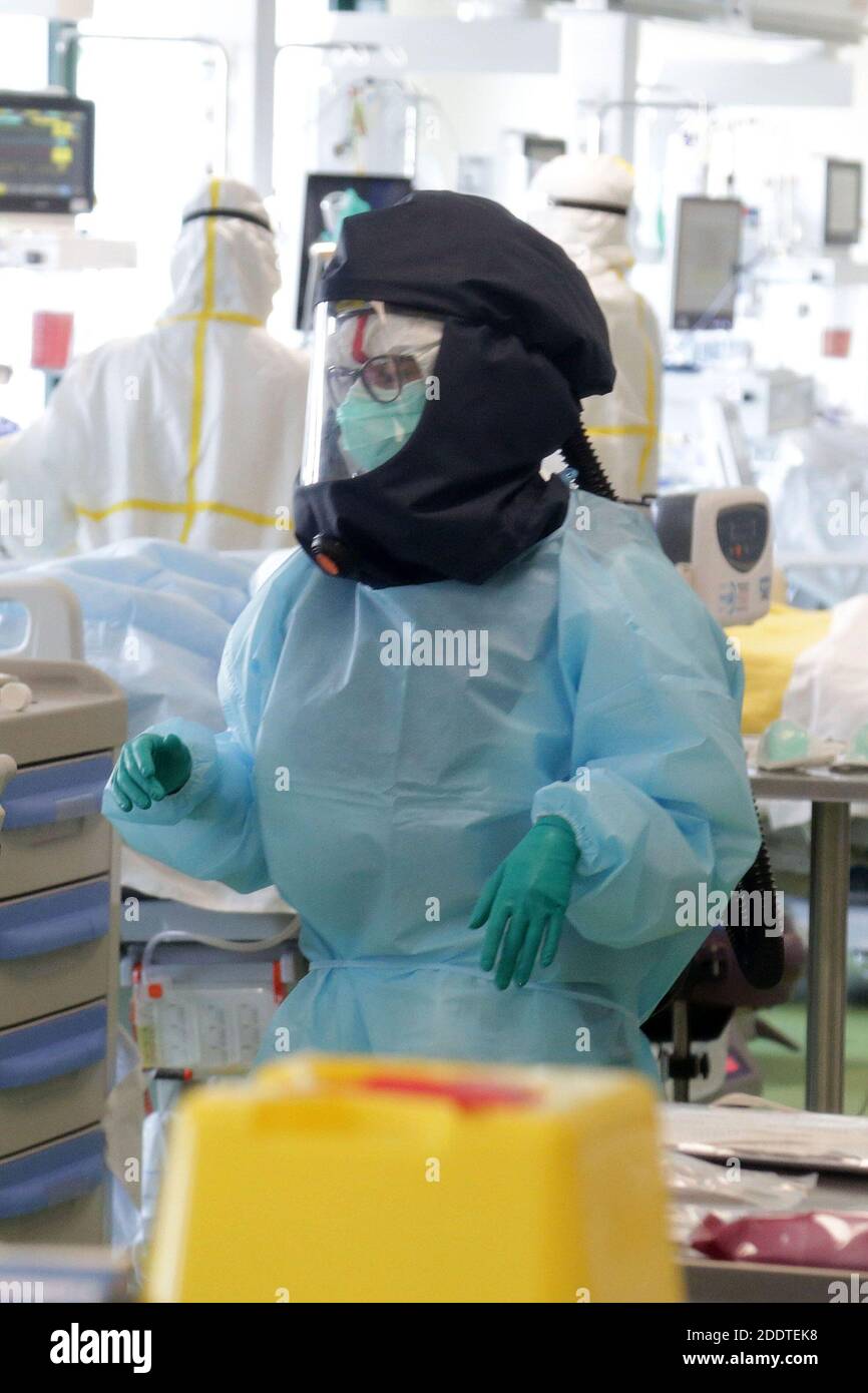 New intensive care unit hi-res stock photography and images - Alamy