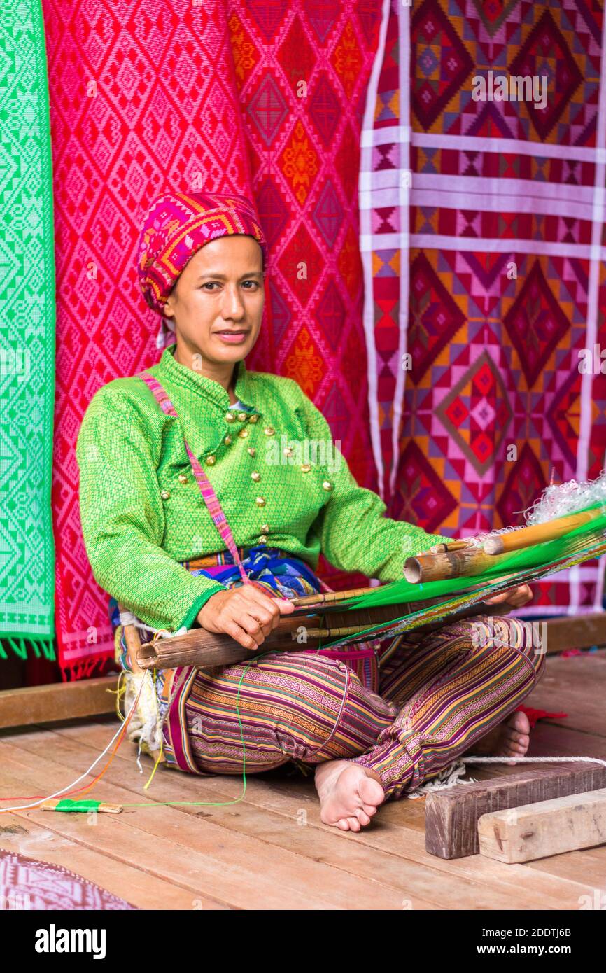 Evelinda Otong Hamja wearing traditional Yakan clothes weaving at the ... Evelinda Otong Hamja wearing traditional Yakan clothes weaving at the ...