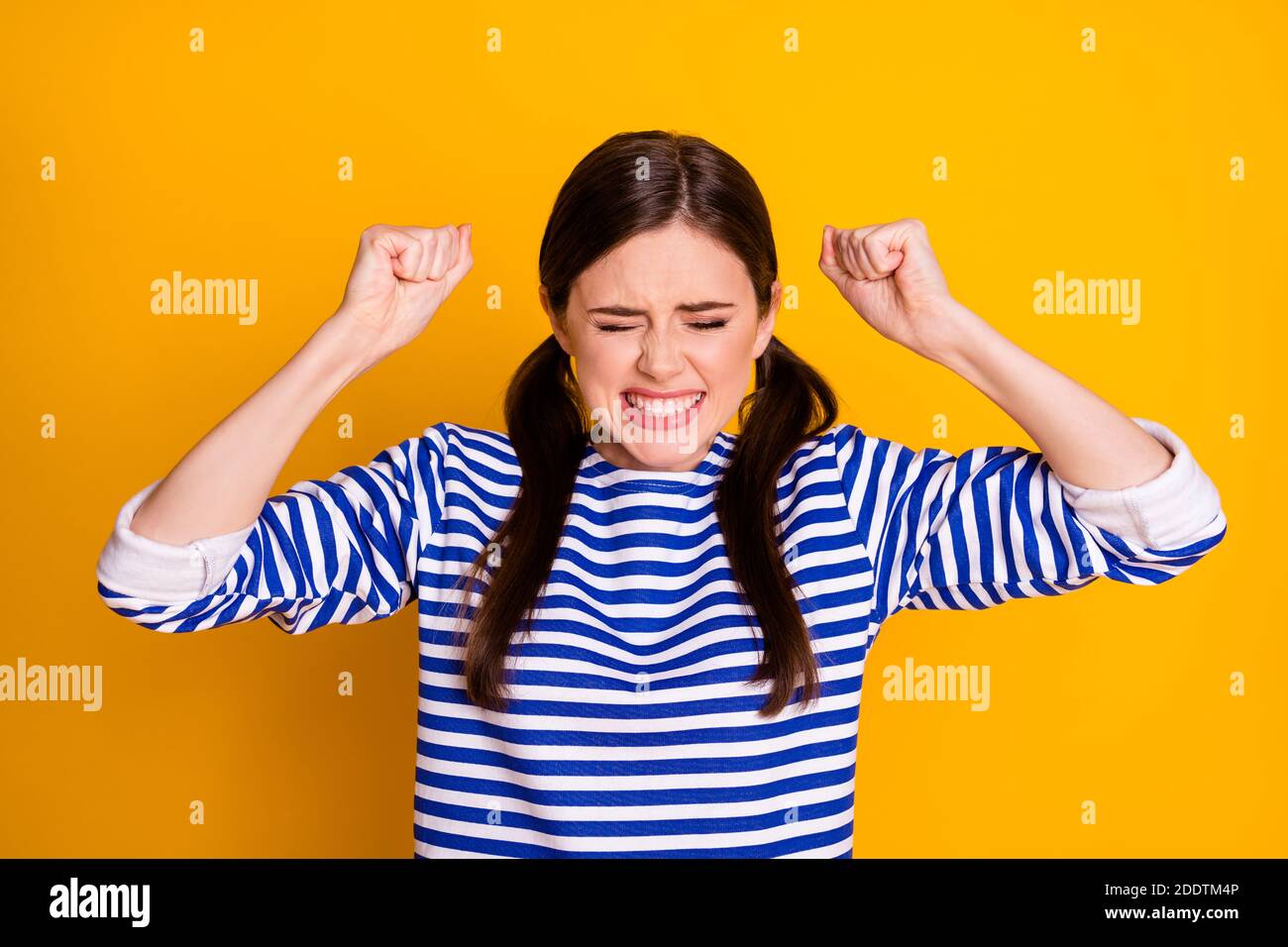 Close-up portrait of her she nice attractive pretty desperate brown ...