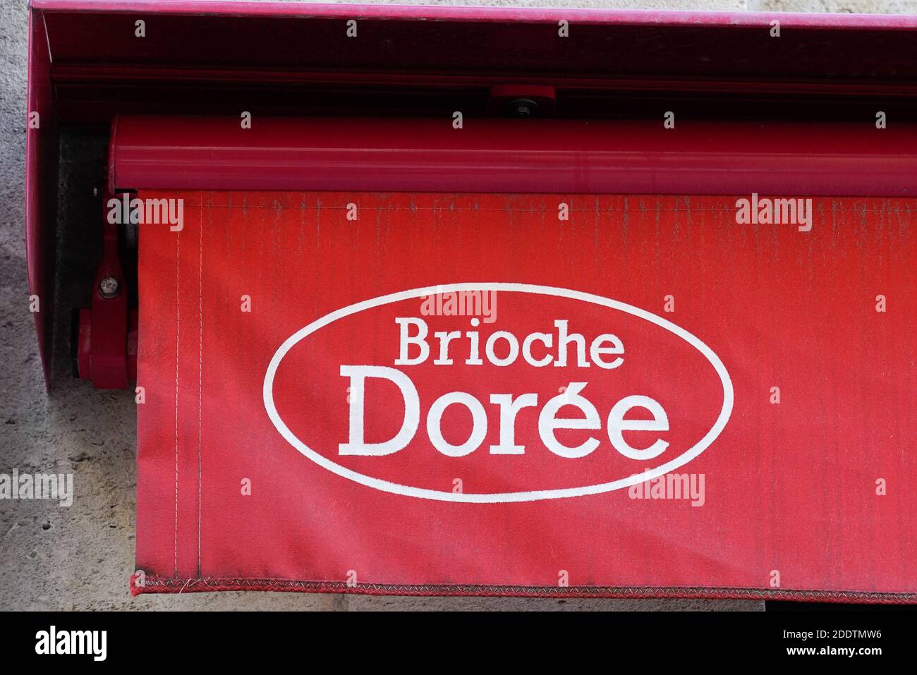 Bordeaux , Aquitaine / France - 11 11 2020 : Brioche Doree logo baker ...