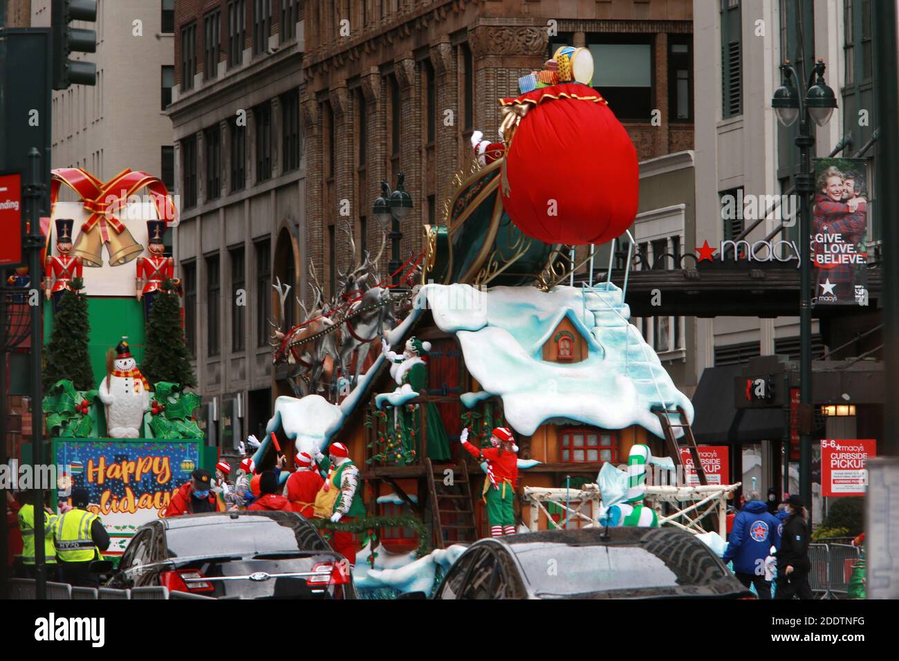 New York Ny November 26 2020 Santa Claus Closes The 2020 Macys