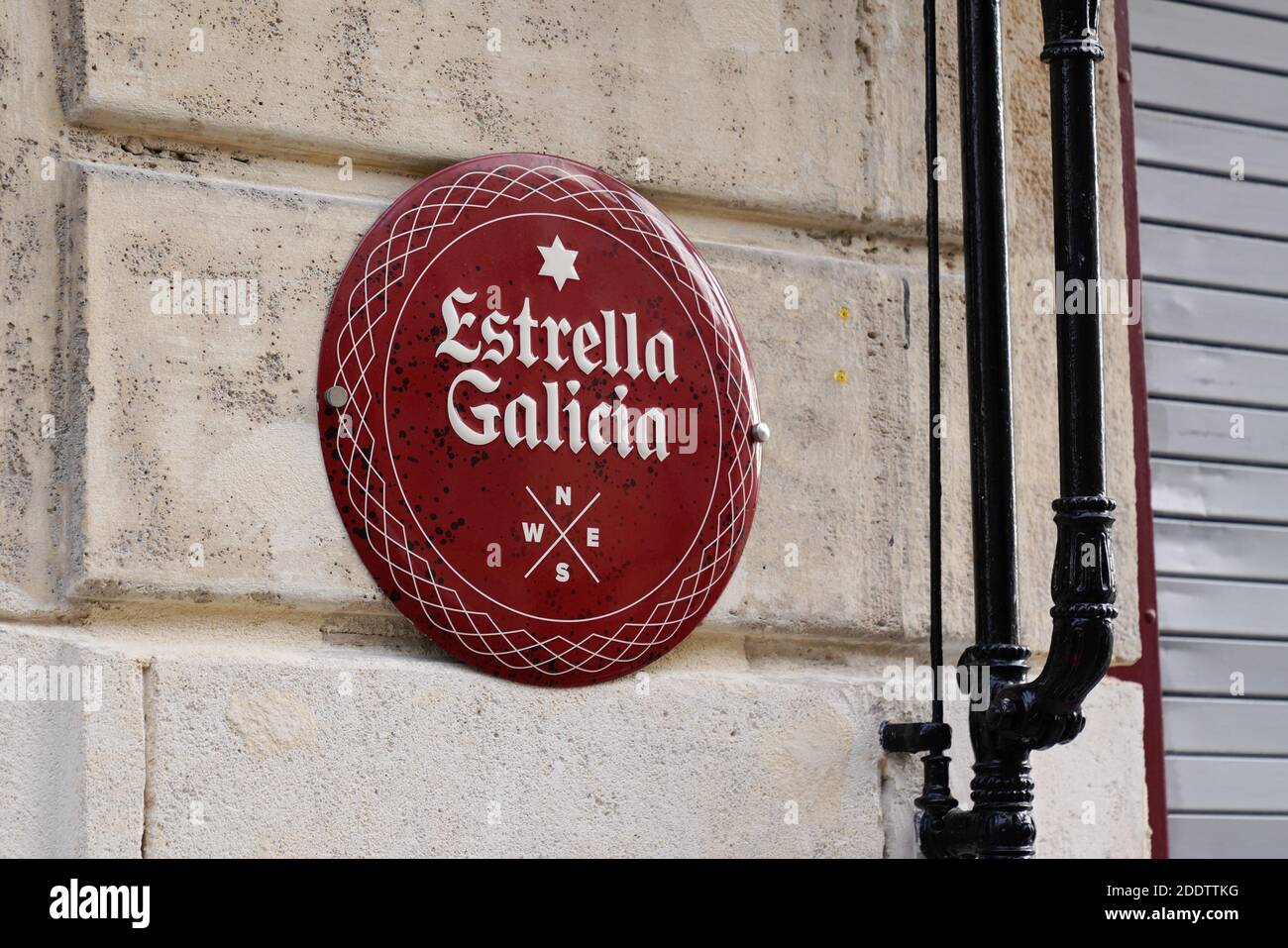 Estrella galicia beer spain hi-res stock photography and images - Alamy