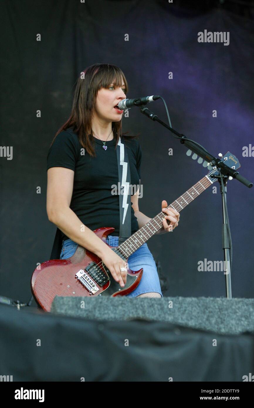 Ash singer hi-res stock photography and images - Alamy