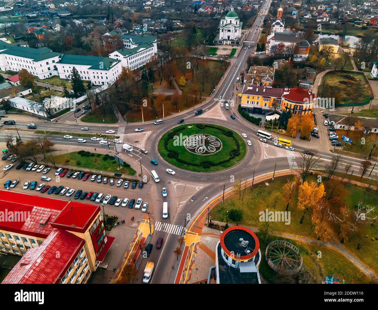 Roundabout cars hi-res stock photography and images - Alamy