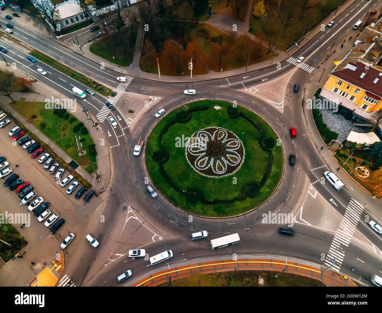 Driving round city in cars hi-res stock photography and images - Alamy