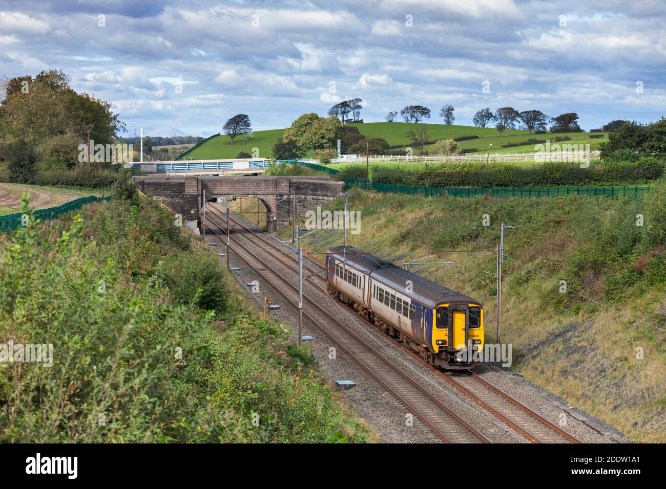 Northern rail class 156 diesel sprinter train 156484 running empty ...