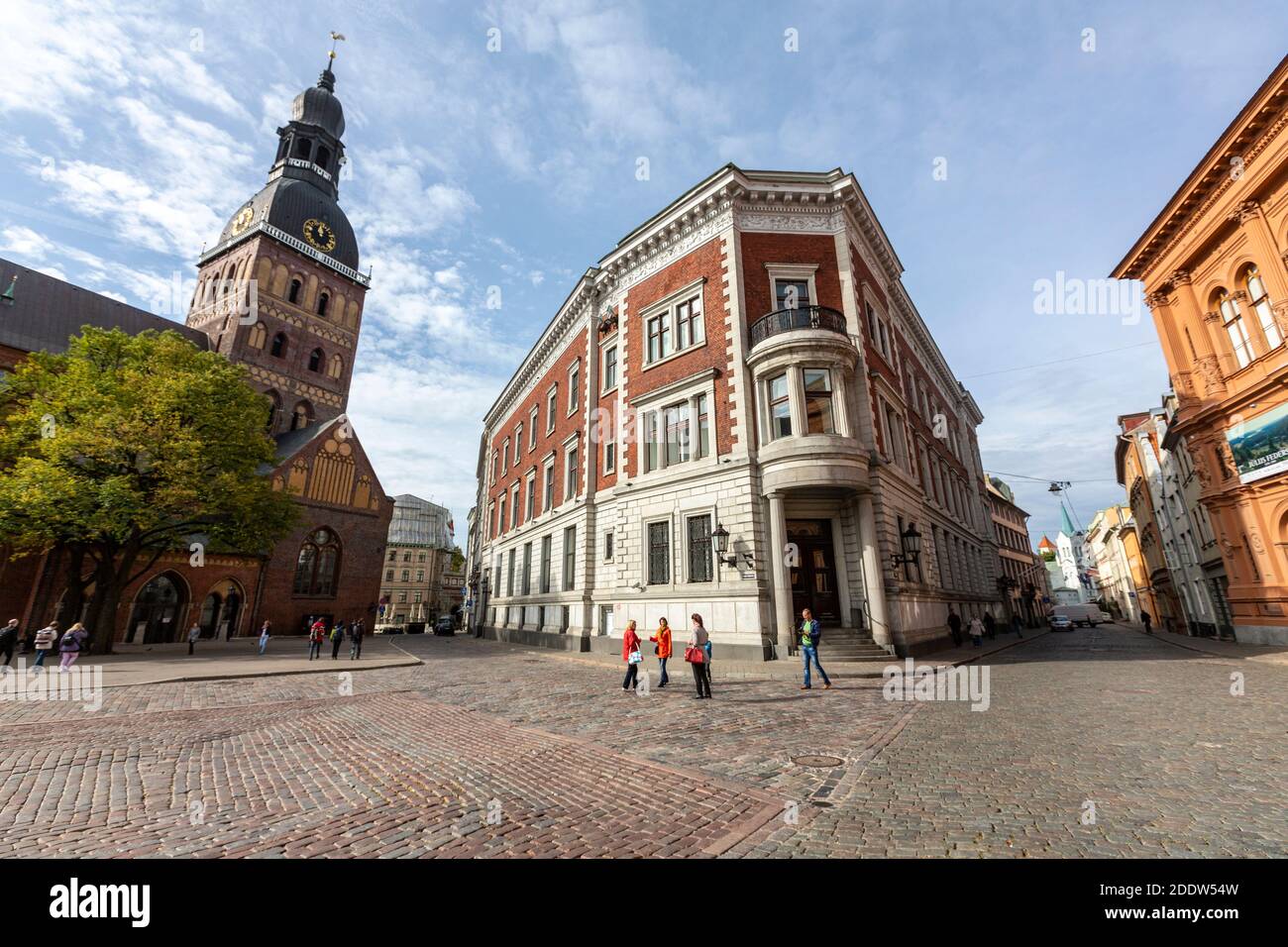 Dome square hi-res stock photography and images - Alamy