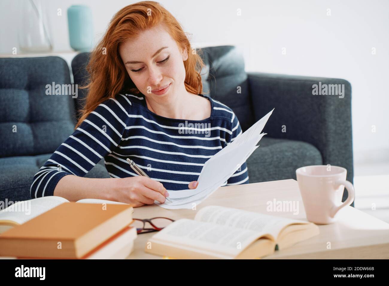 Smart studying hi-res stock photography and images - Alamy