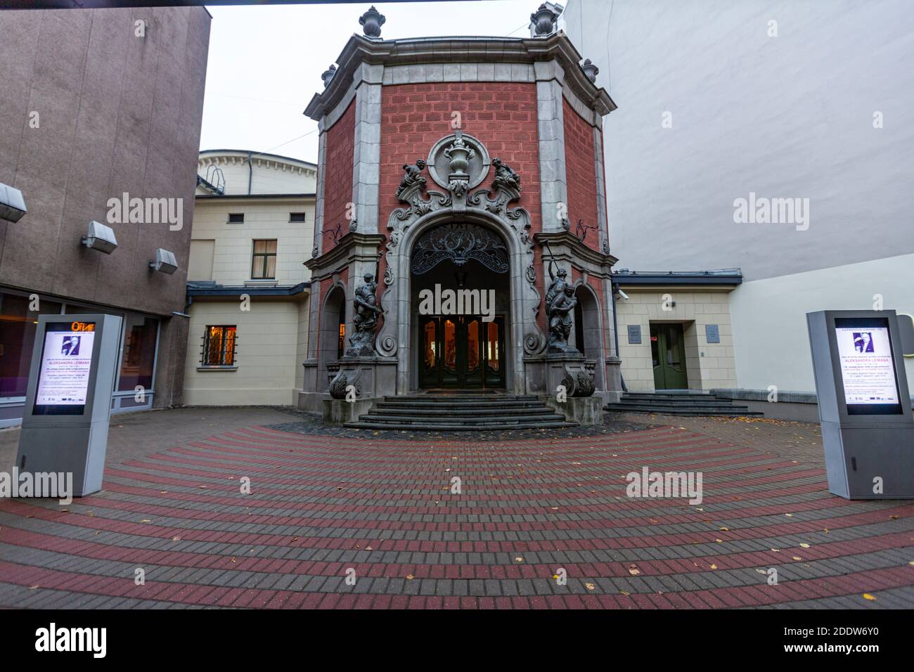 Splendid palace hi-res stock photography and images - Alamy