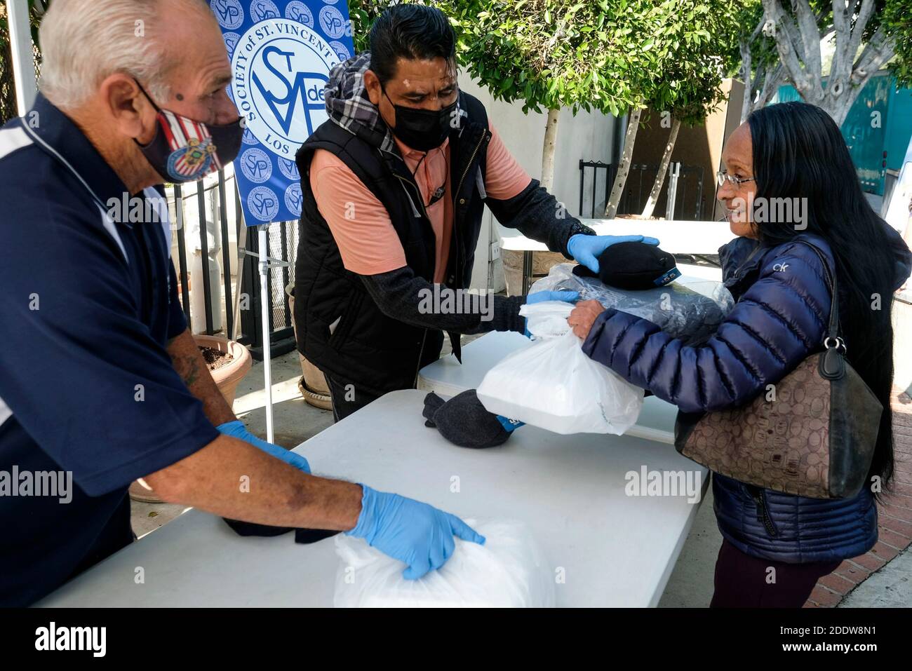 Homeless woman los angeles hi-res stock photography and images - Alamy