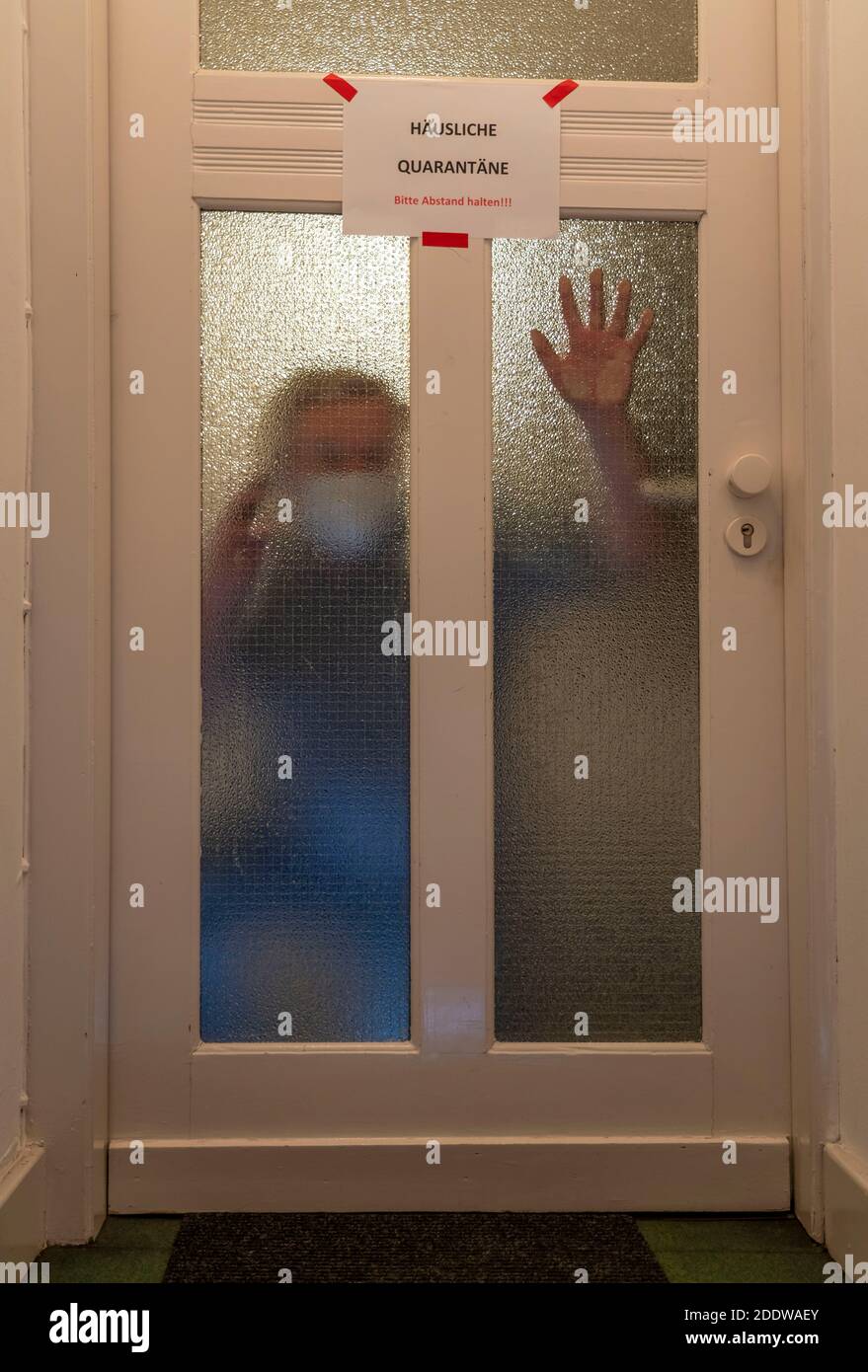 Symbolic image Domestic quarantine, man is suspected of corona ...