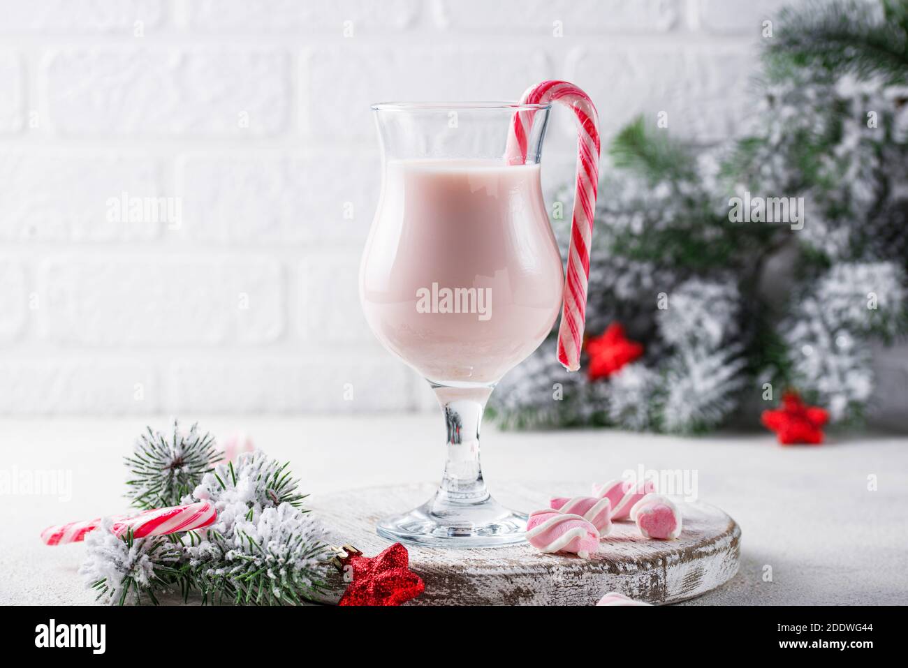 Pink Christmas cocktail with marshmallow Stock Photo - Alamy