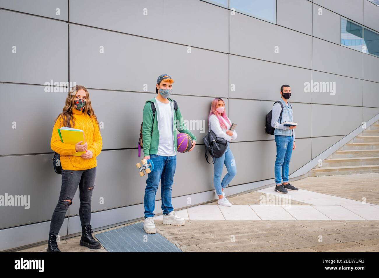 Queue outside shop hi-res stock photography and images - Alamy
