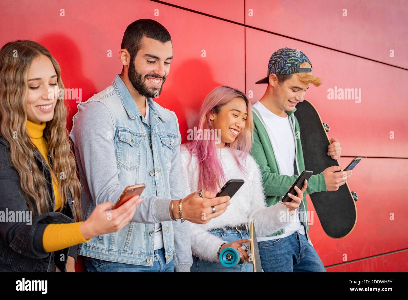 Teen cellphone stare hi-res stock photography and images - Alamy