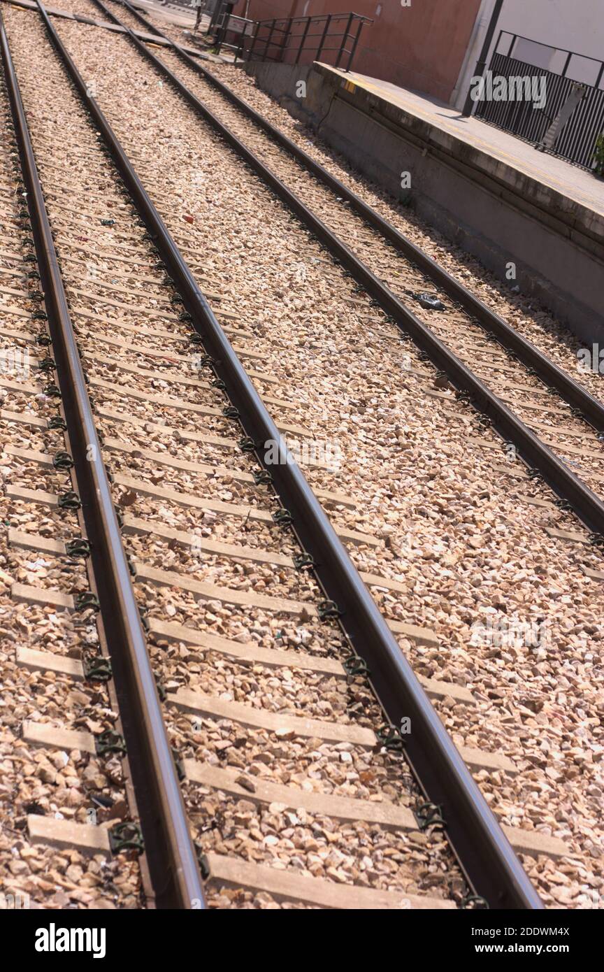 Close up of the train tracks at the platform hi-res stock photography ...