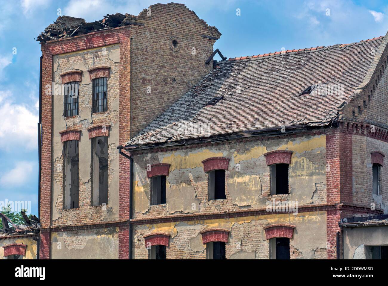 Ruin brick factory hi-res stock photography and images - Alamy