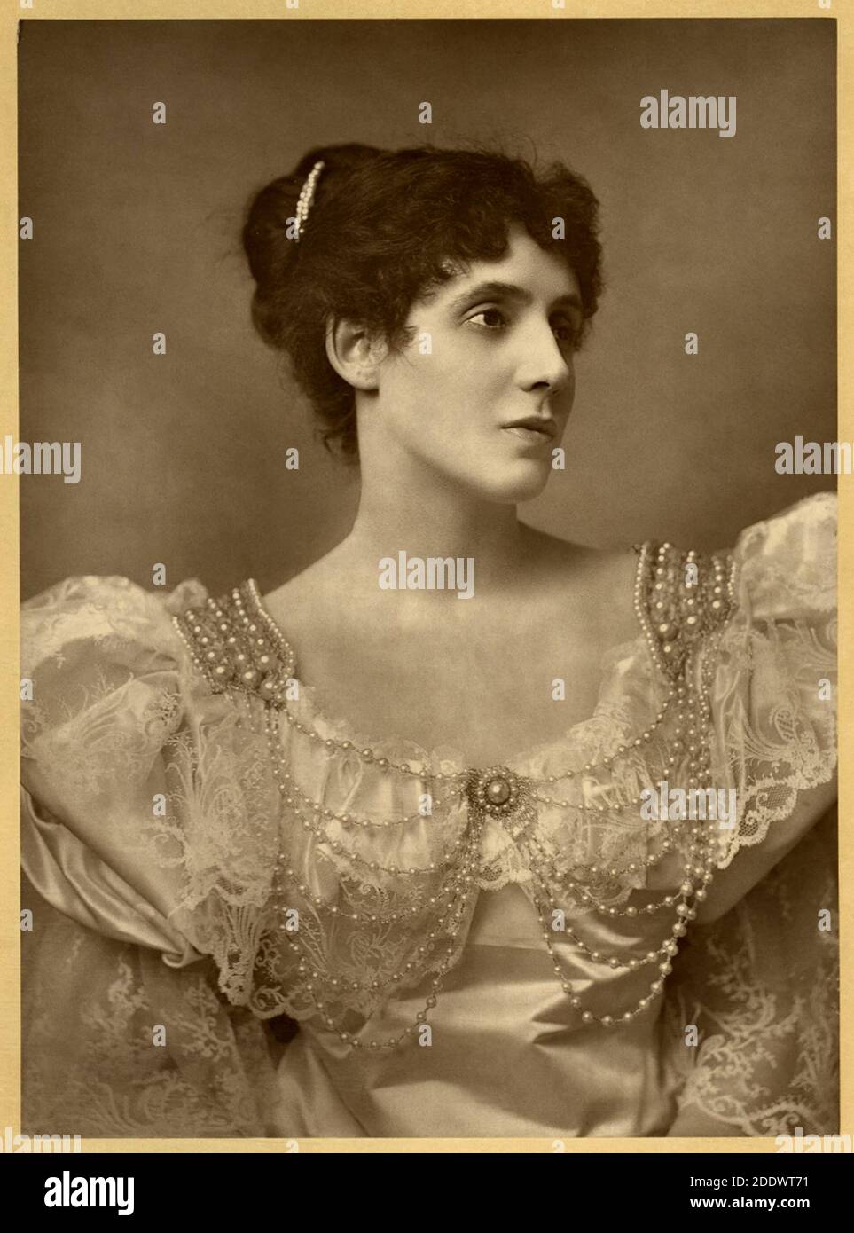 Beatrice rose stella tanner hi-res stock photography and images - Alamy