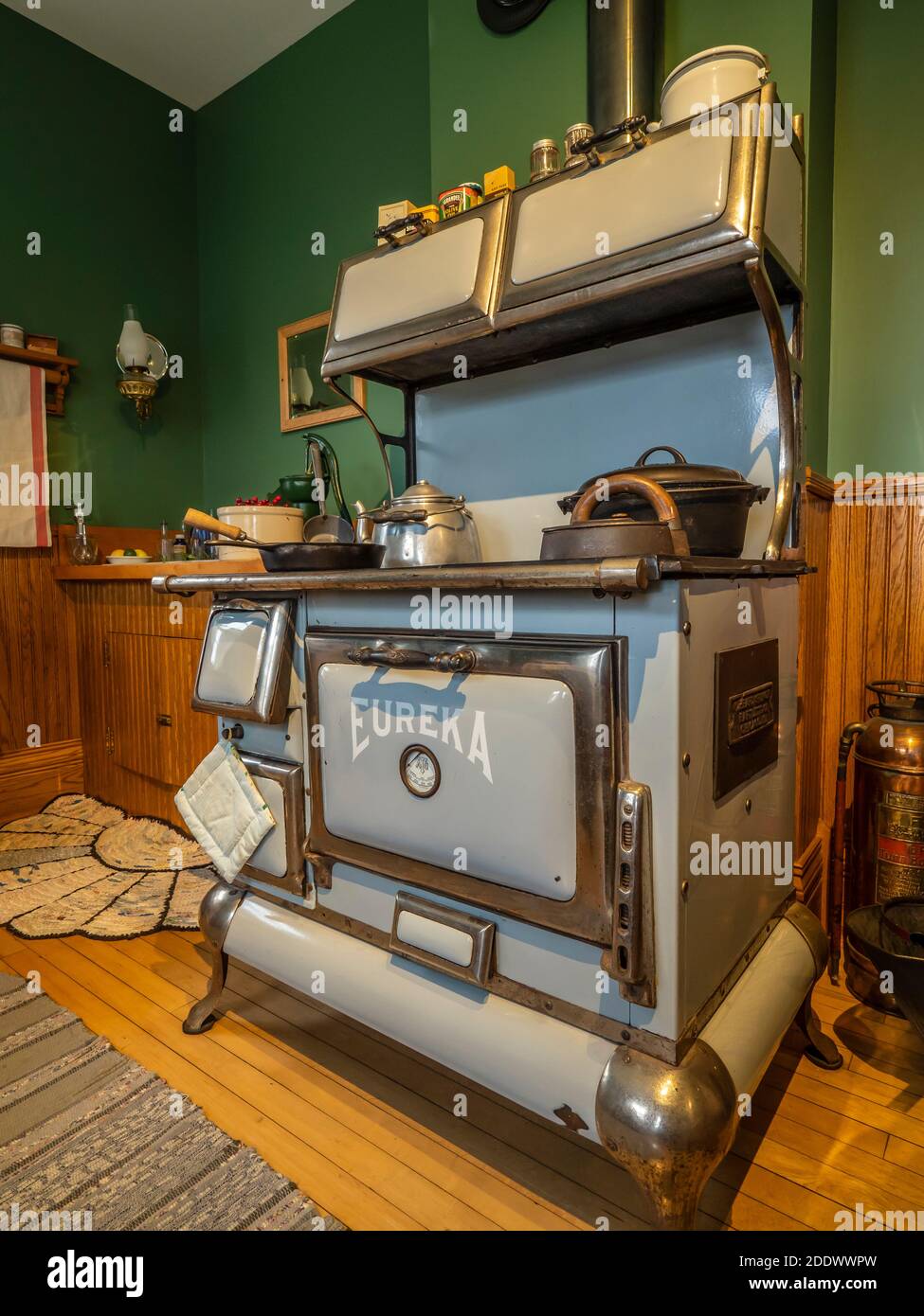 Kitchen, Lighthouse Keeper's quarters, Great Lakes Shipwreck Museum ...