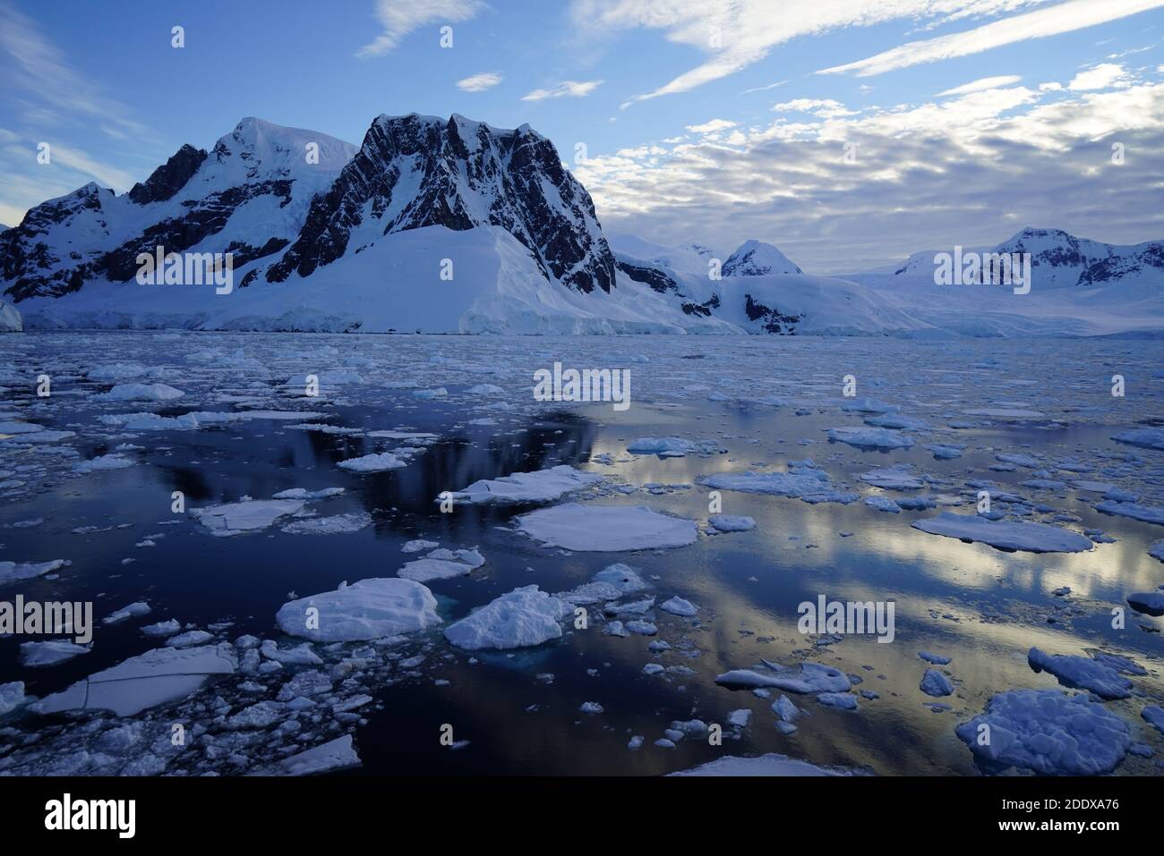 Many pieces of melted broken ice floated on the sea Stock Photo - Alamy