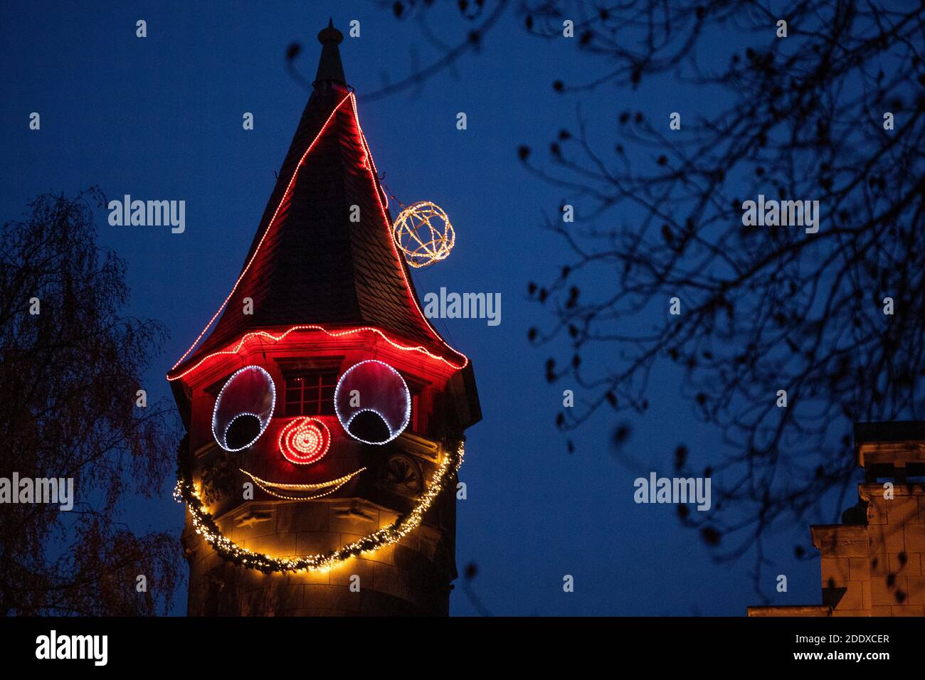 Eitorf, Germany. 25th Nov, 2020. The tower of Villa Boge is decorated ...