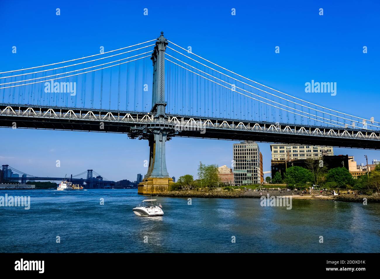 Manhattan Bridge that connects Brooklyn and Manhattan. New York, USA ...