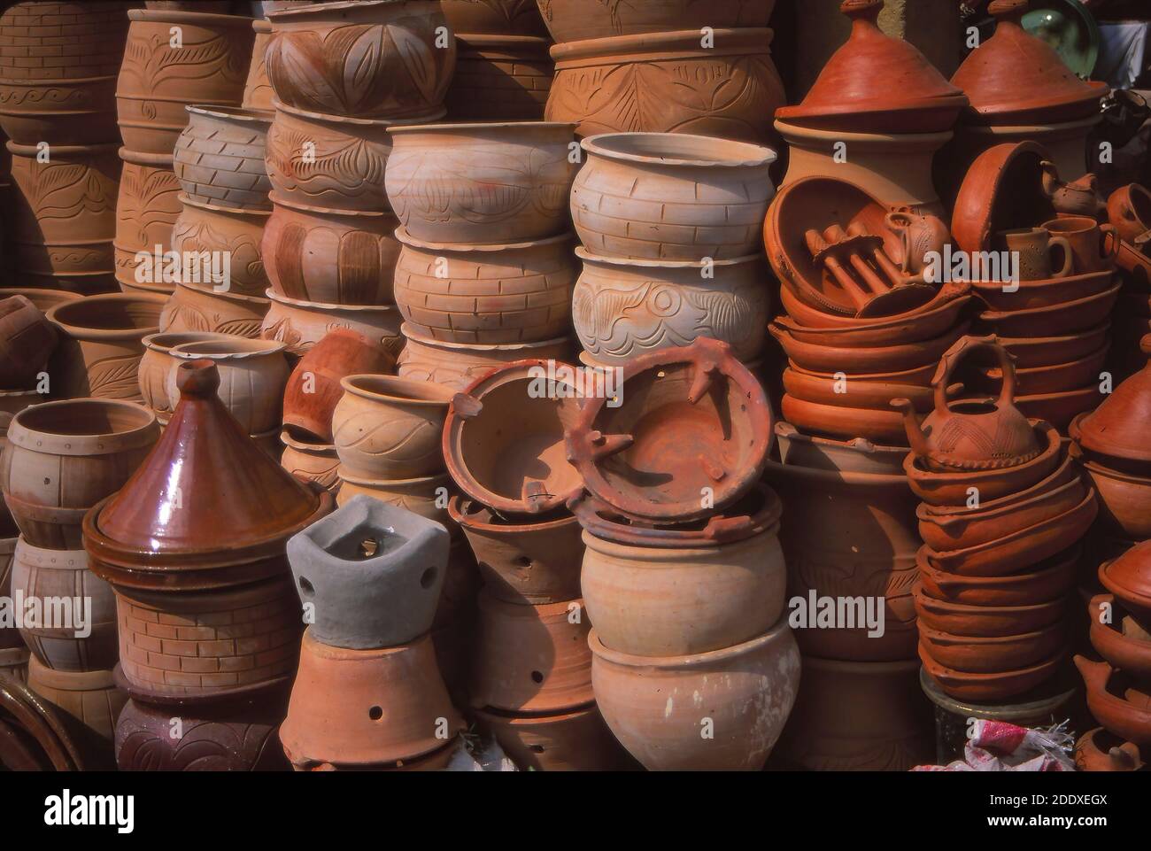 Meknes pottery hi-res stock photography and images - Alamy