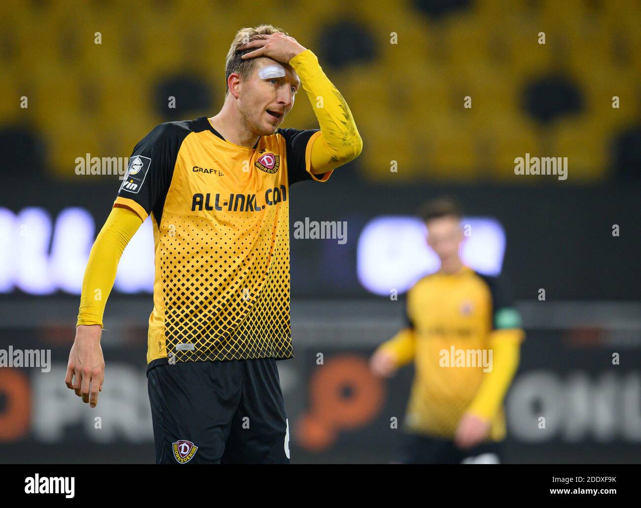 Dresden, Germany. 25th Nov, 2020. Football: 3rd division, SG Dynamo ...