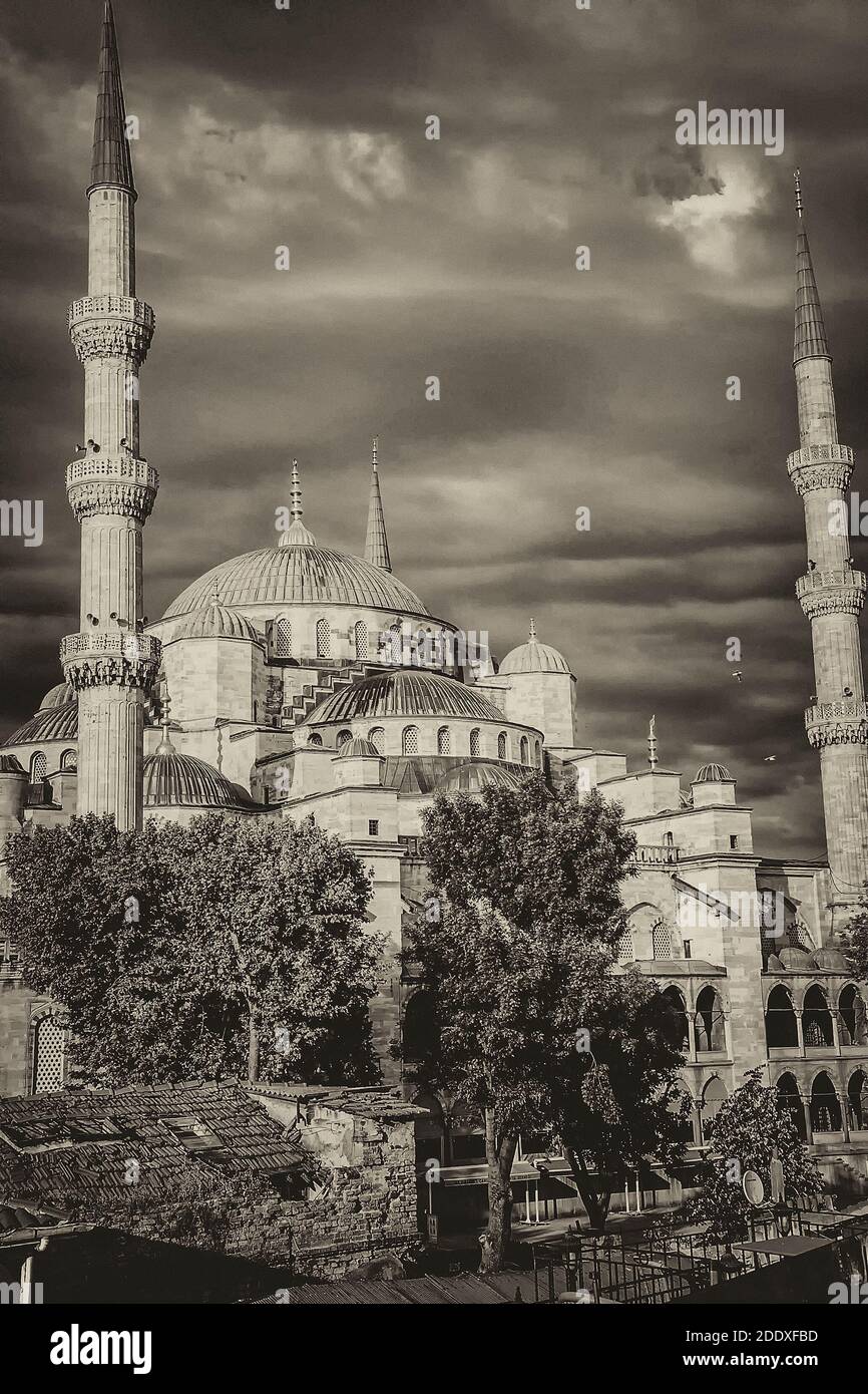 Sultan Ahmet Camii ( Blue Mosque ) in the morning Sultan Ahmet Camii ...