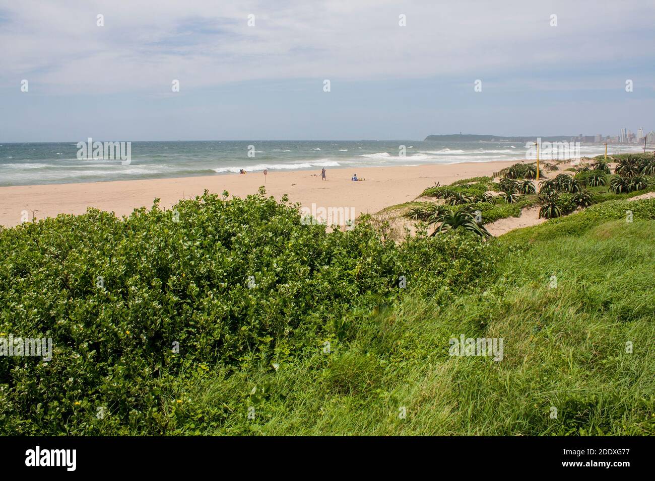 Populated beach hi-res stock photography and images - Alamy