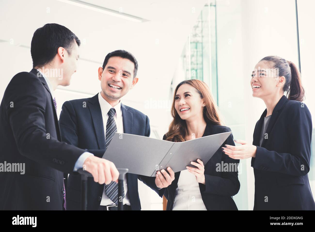 Asian business team hi-res stock photography and images - Alamy