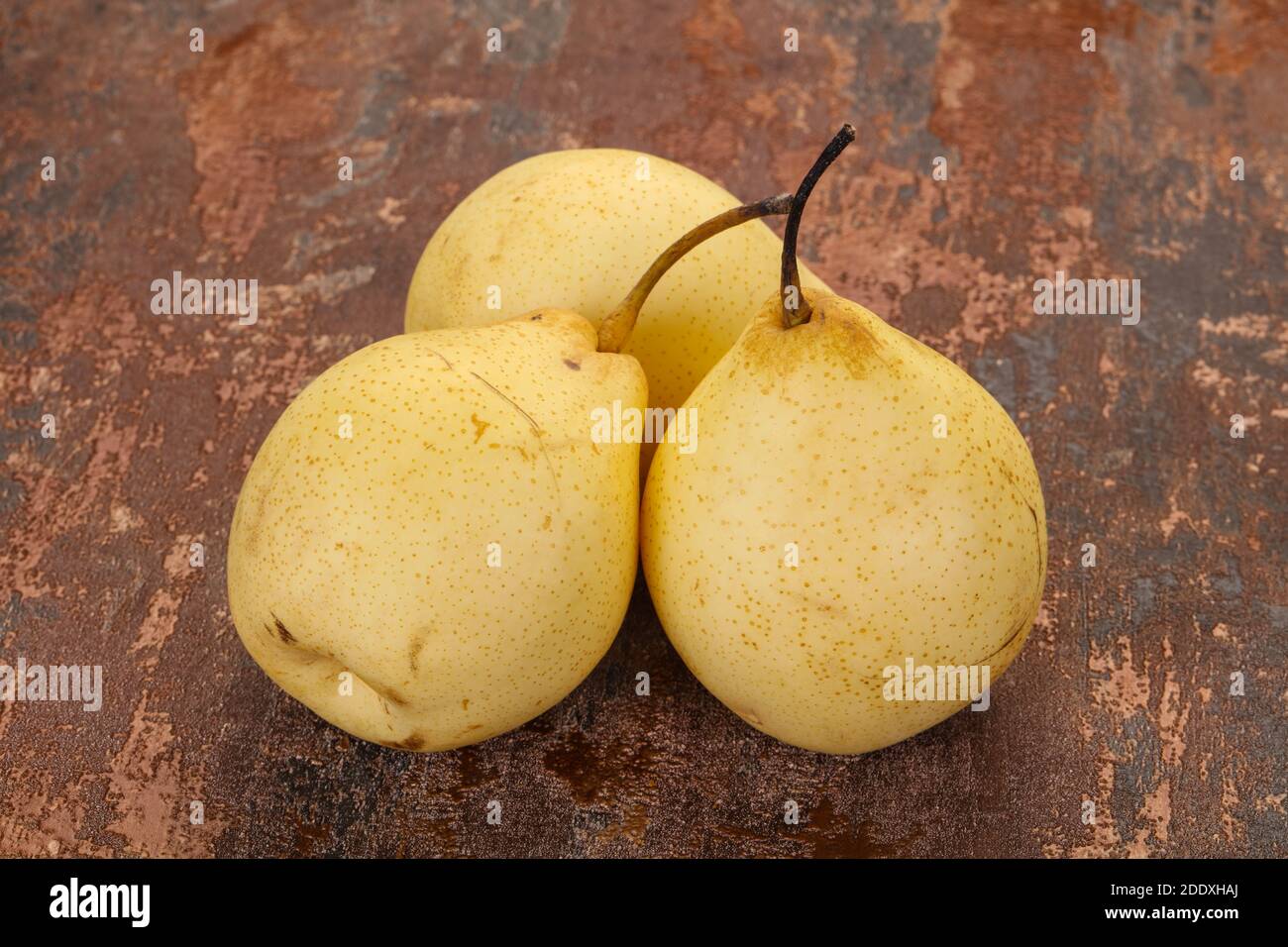 Juicy ripe yellow Chinese pear Stock Photo - Alamy