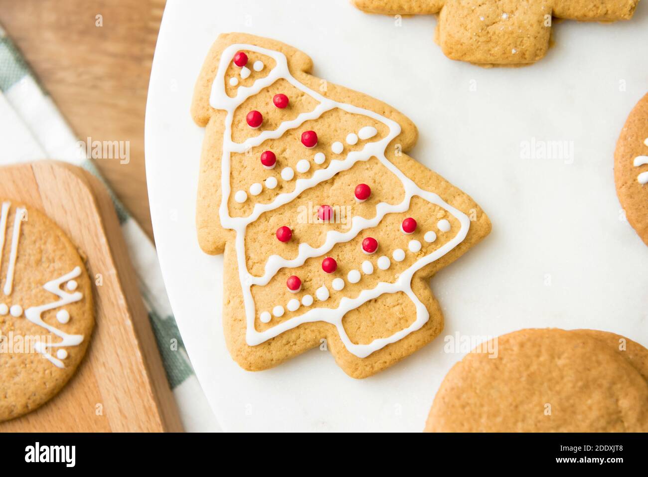 Christmas tree gingerbread cookie hi-res stock photography and images ...