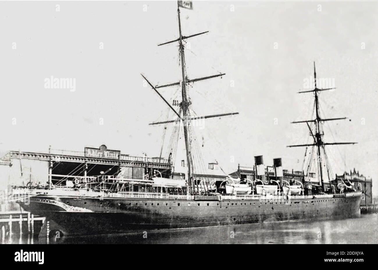 Der Dampfer Schiller der Adler-Linie in Hoboken vor 1875 Stock Photo ...