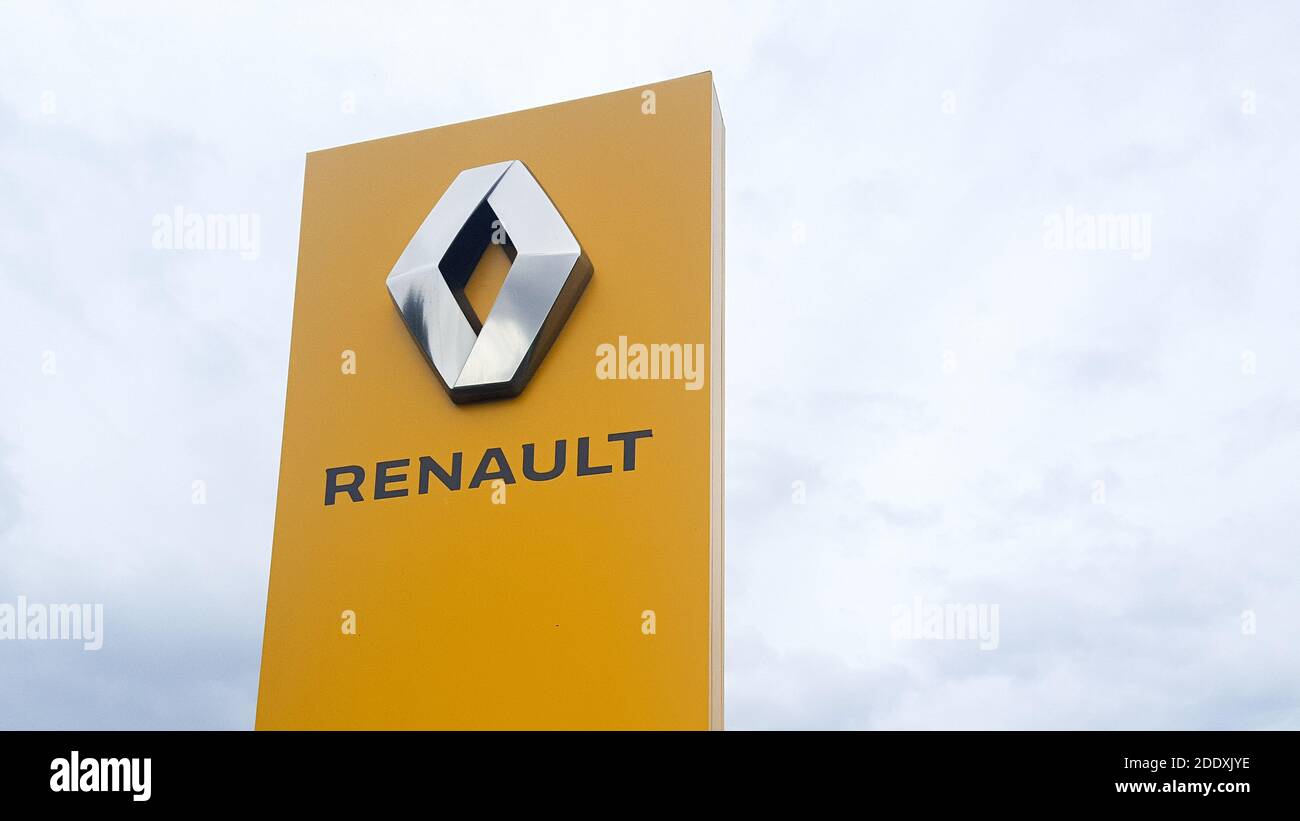 Bordeaux , Aquitaine / France - 11 11 2020 : Renault dealership store ...