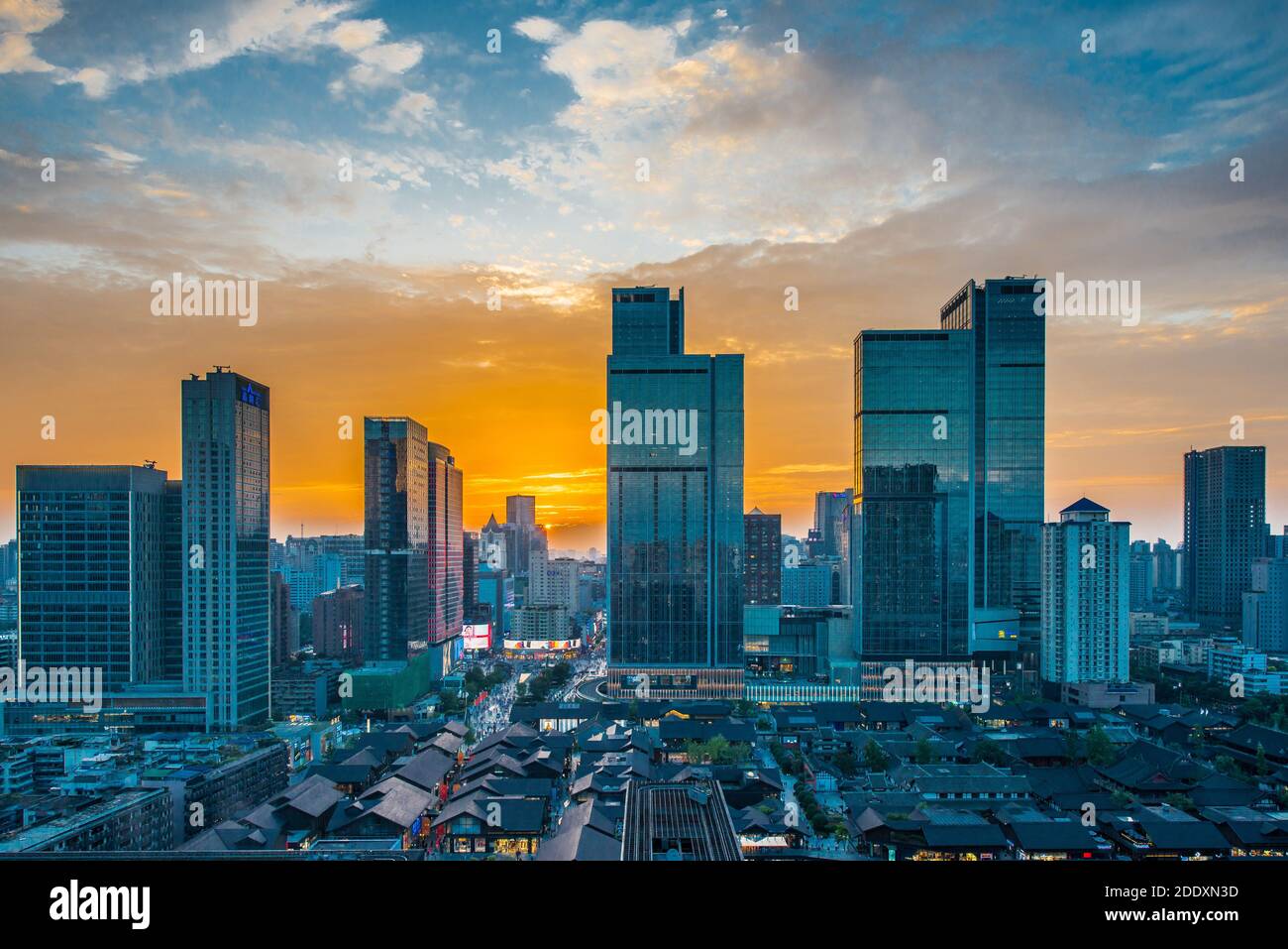 Street scene chengdu hi-res stock photography and images - Alamy