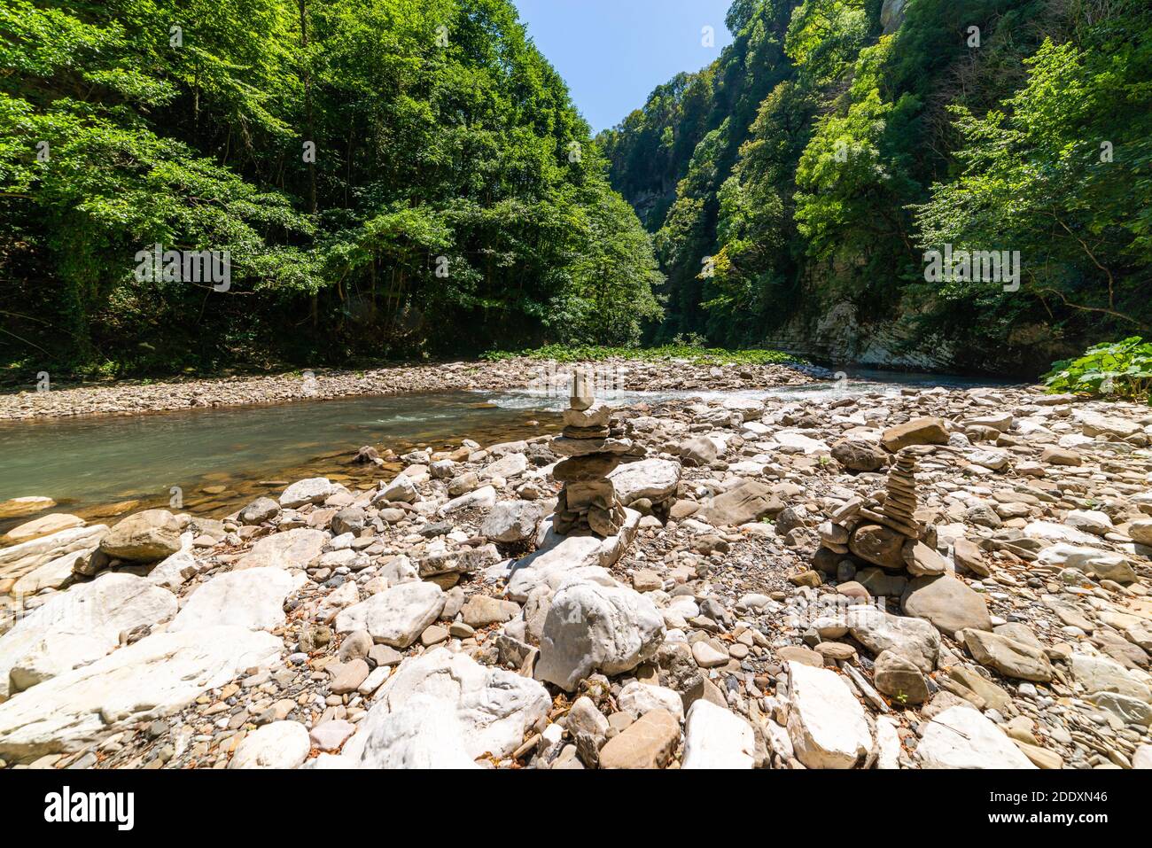 Teamwork balance concept. Balance stone on river coast Stock Photo - Alamy