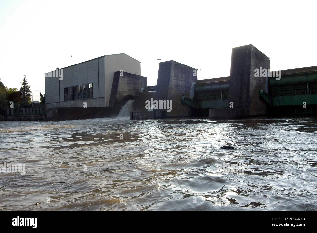 energy production with run of the river hydroelectric power station ...